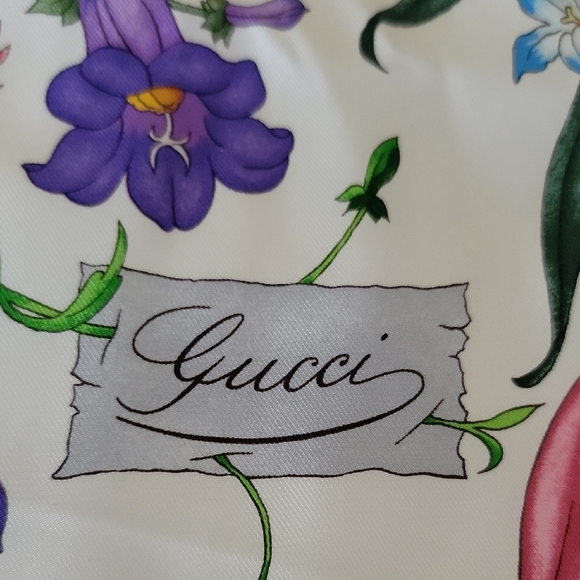 Gucci | Accessories | Gucci Floral 0 Silk Scarf Beige Border 34 X 34 ...